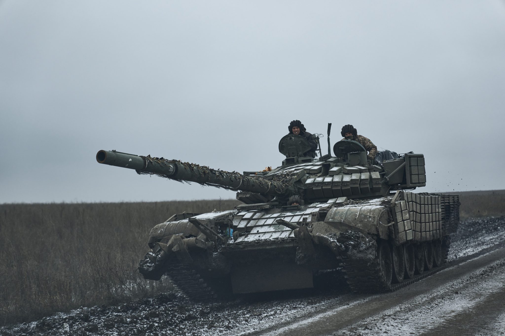 Russia Loses 400 Tanks, Struggles to Gain Ground in Ukraine: UK - Buy ...